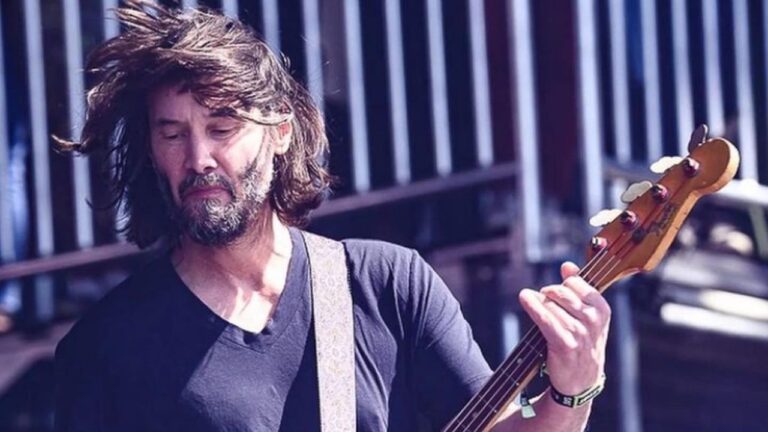 Terrifying Story Behind Keanu Reeves' Stomach Scar